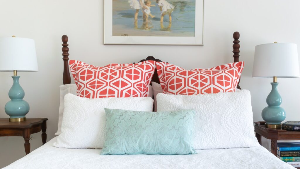 How To Style Mismatch Bedding – Ways to Design a Bed with Mix & Match ...